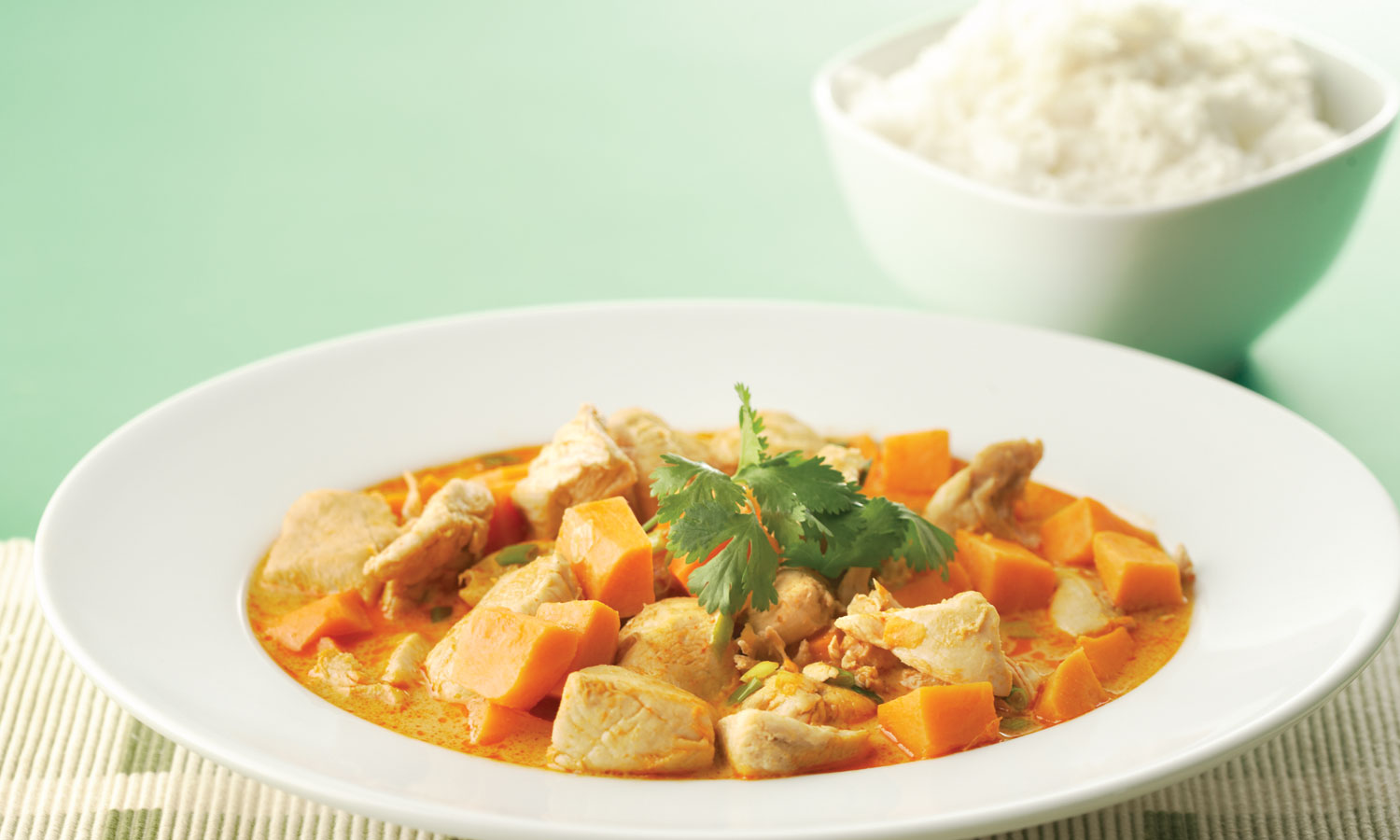 Cari rouge thaïlandais et pommes de terre douces - Le Poulet du Québec ...