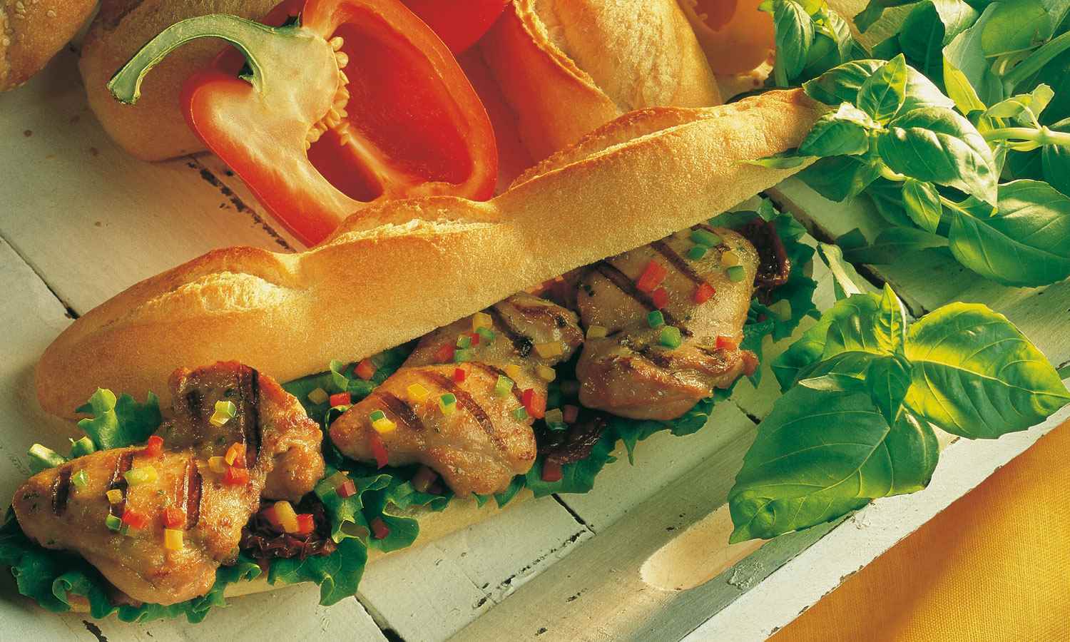 Panini maison au poulet grillé et au pesto - Le Poulet du Québec ...